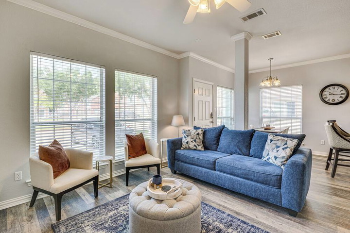 Central College Station Townhome W/ Community Pool - College Station, TX