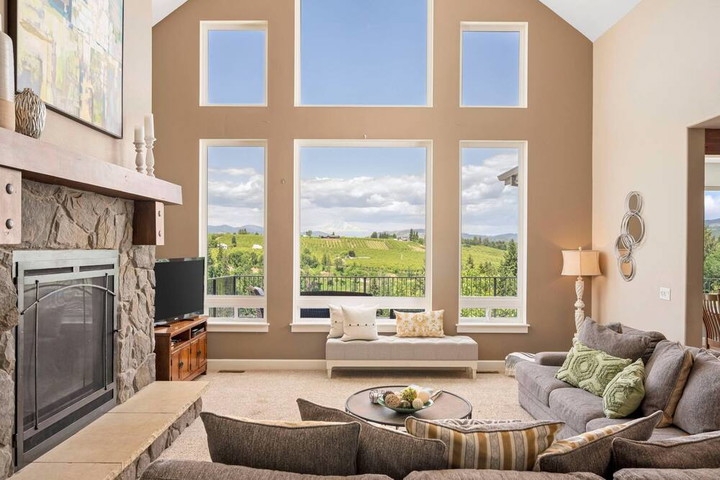 Extraordinary Private Country Chateau, Pet Friendly, Hot Tub, Bbq, Enormous Deck W/ Mt. Adams Views - Parkdale, OR