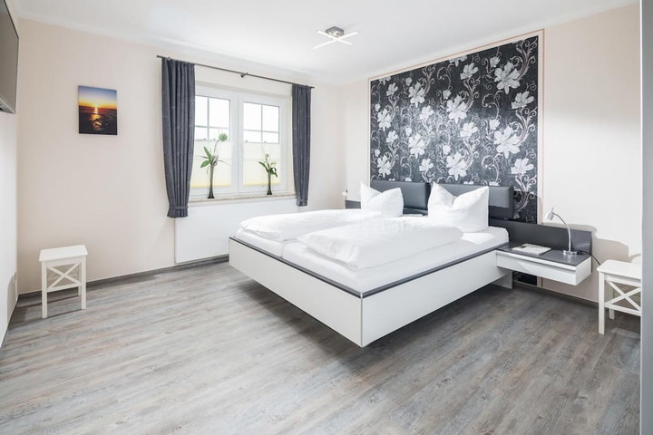 Independent Boutique Hotel Suite Near Bentonville's Top Sights - Bentonville, AR