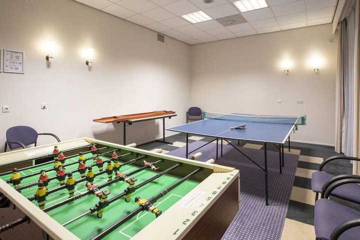 Relax And Play: Indoor Pool, Cycling Nearby, Game Room & Free Parking - Wageningen
