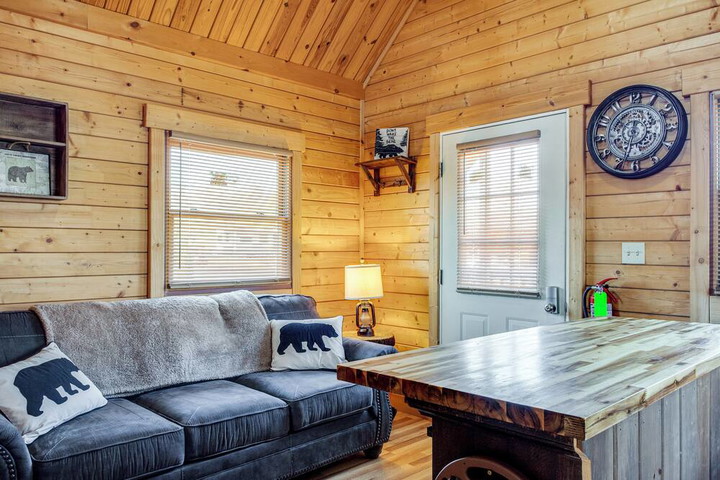 Fire Pit + Pool Access: Cozy Cabin In Sevierville! - Sevierville, TN