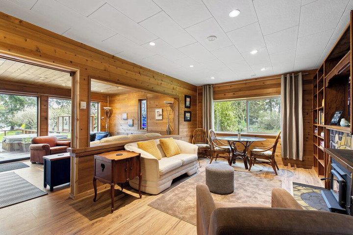 The Artist Cabin  Oceanfront Retreat - 3 Month Stays Or More - British Columbia