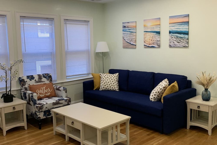 Newly Renovated. 10 Mins To Boton. 3bds/2bths In A Small Friendly Neighborhood. - Boston, MA