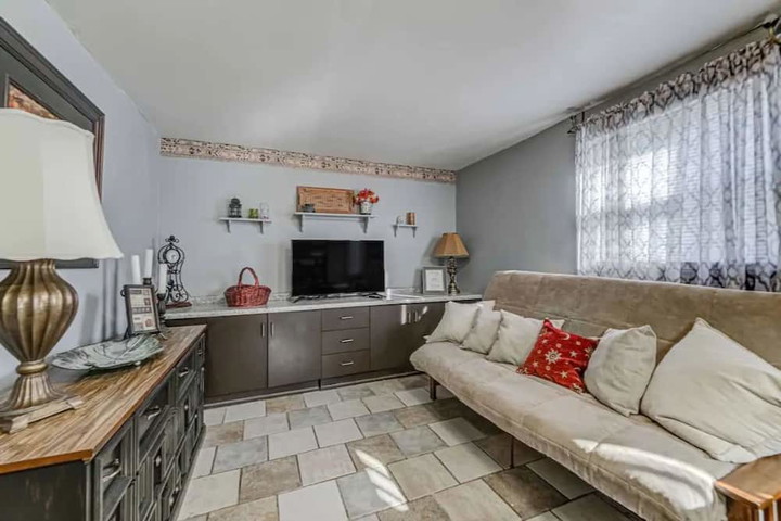 Lovely Home In The Heart Of Springfield - Ozark, MO
