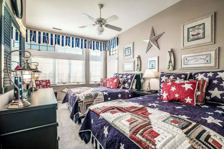 Remodeled Oceanfront Home W/ Expansive Beach Deck & Stunning Coastal Views - Pawleys Island, SC