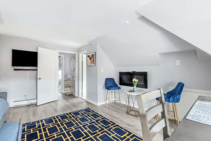 Deluxe 3-bedroom Apartment With On-site Parking - Greenwich, CT