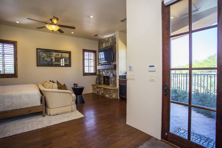 Private With Mountain Views And City Lights - Scottsdale, AZ