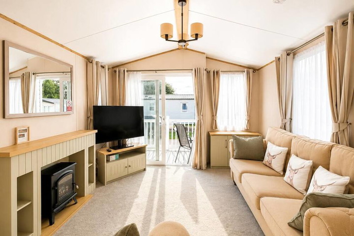 Beautiful Caravan With Decking At Broadland Sands Ref 20372bs -