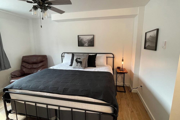 Spacious 5-bedroom, 5-bathroom Lodge! Sleeps 22! Across From Famous Cody Rodeo! - Wyoming