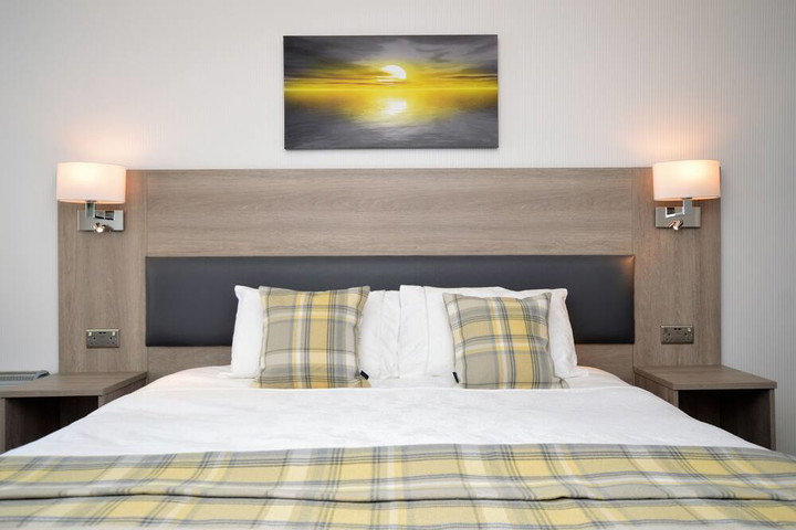 Fyne Rooms - Jura Superior King - Bed & Breakfast - Tighnabruaich