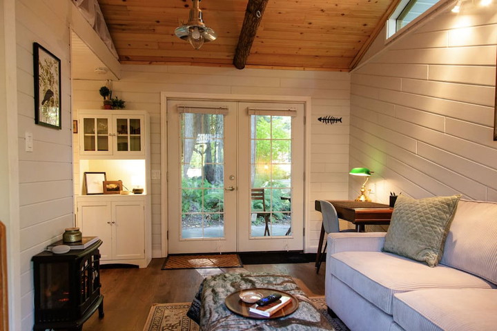Getaway Cabin In The Woods With Large Outdoor Deck - Tsawwassen