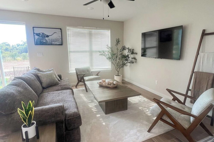 Fantastic 3-bedroom, Modern Townhome Located Near Downtown Stephenville! - Stephenville, TX