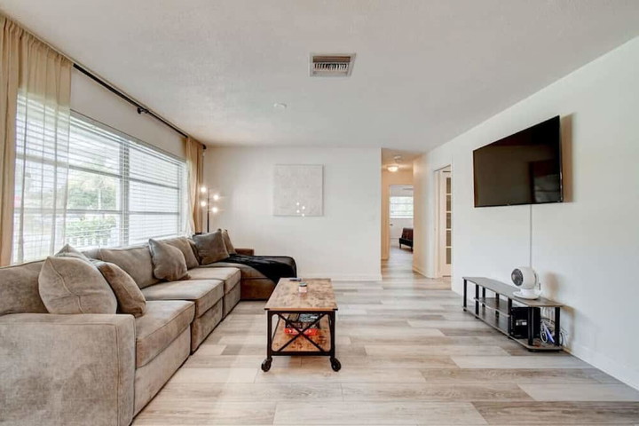 Tranquil Oasis: Pool & Fire Pit In Boynton - Boynton Beach, FL
