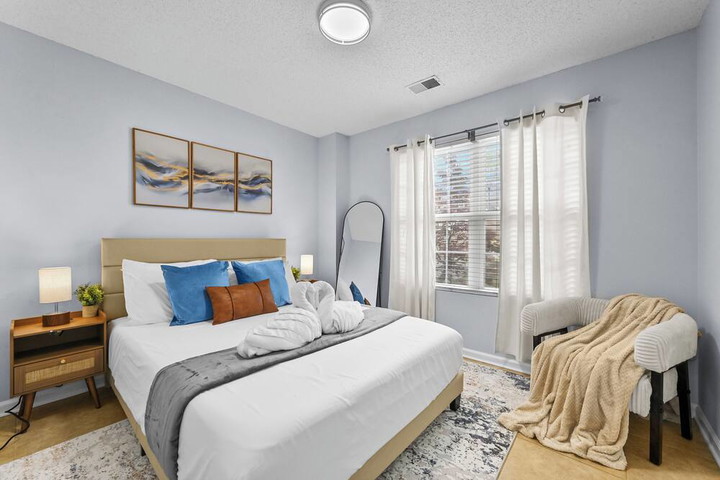 Modern Furnished 1-bedroom Suite With Parking Near Downtown Lawrenceville - Auburn, GA