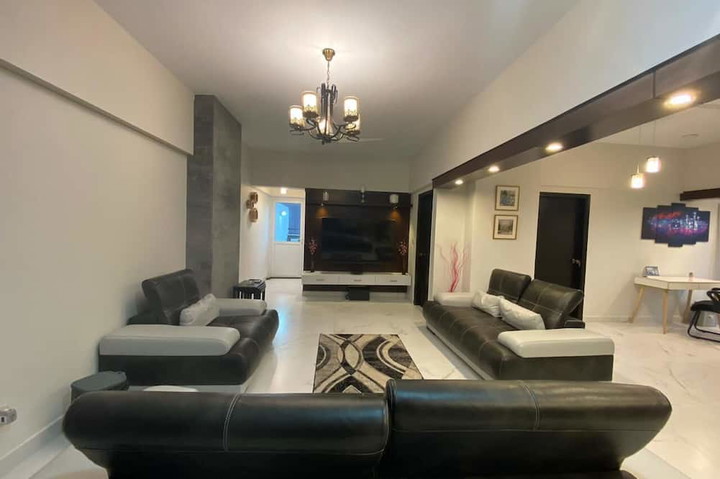 Zaha Home: Stylish & Luxury 2br Family Place - Karachi