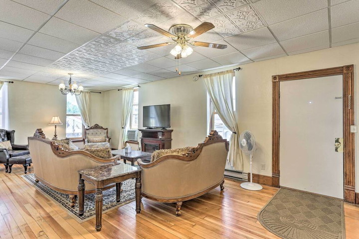 Shop, Hike & Explore! Historic Dtwn Custer Apt - South Dakota