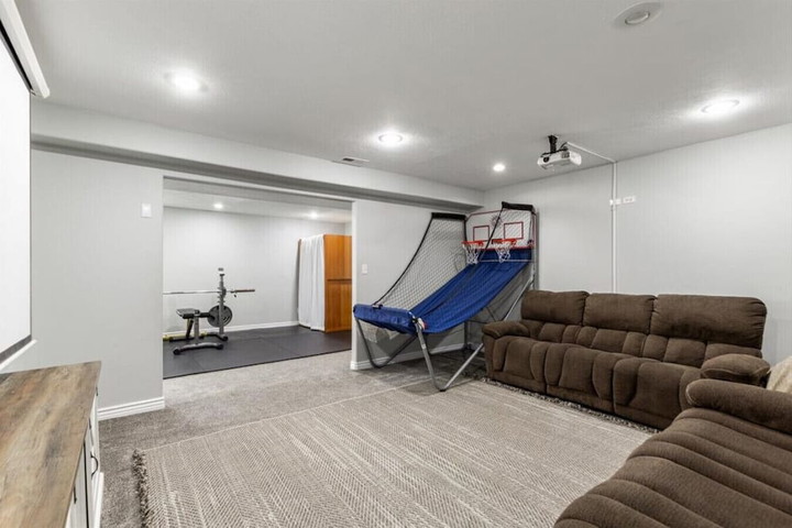 The Family Falls Retreat | Sleeps 12 | Hot Tub - Idaho Falls, ID