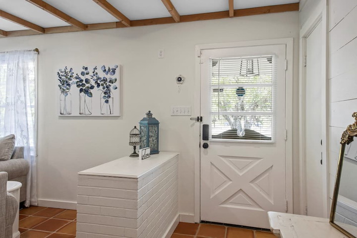 The Hometown Cottage Is Centrally Located In The Heart Of Temple. - Temple, TX