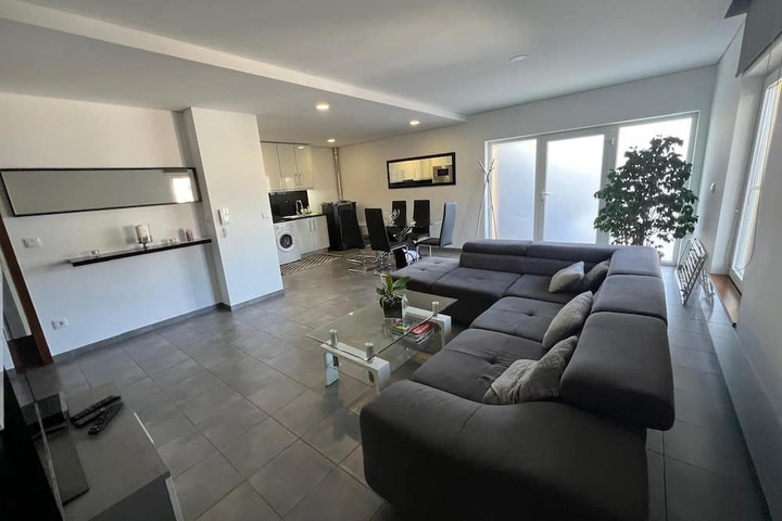 2 Bedroom House With Modern Furniture1 Suite With Toillet, Terrace /25 Km Porto - São João da Madeira