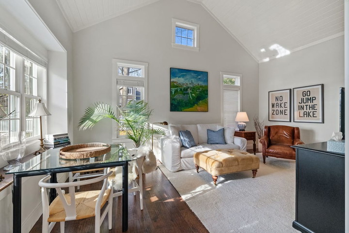 Cozy Lakeview Carriage House  Your Perfect Vacation Escape!!! - Petoskey, MI