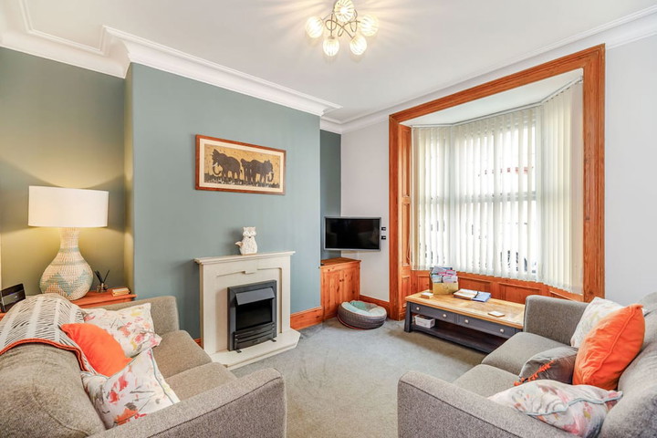 Salty Fox, Pet Friendly, Character Holiday Cottage In Whitby - Whitby