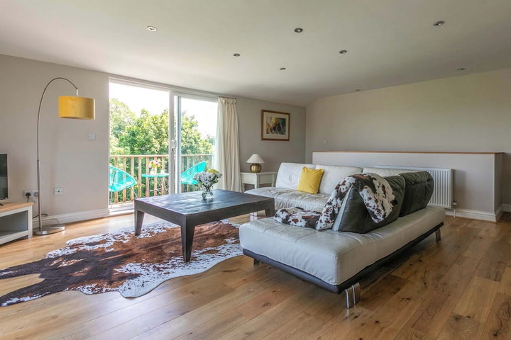 Stunning Property In The Most Amazing Location, Literally On The Rivers Edge. - Tenterden