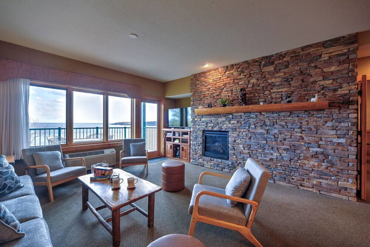 New: Two Harbors Superior Lakefront 2br Retreat | Pool | Hot Tub & Sauna | Ev - Two Harbors, MN