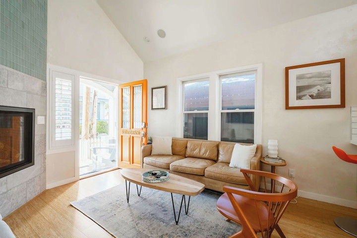 Casa Histórica Actualizada Con Bañera De Hidromasaje Y Terraza Privada. A Una Cuadra De La Playa Y Del Centro! - Pacific Grove, CA