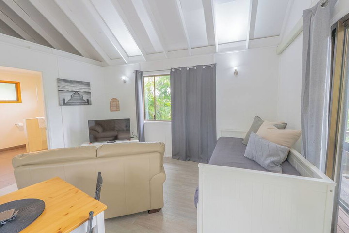 Belles On Ballow - Lorikeet Lodge - North Stradbroke Island