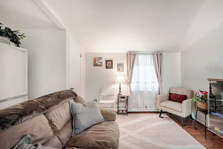 2 Bedroom Apartment Minutes Away, By Car, From Gambling, Bars, Restaurants, Etc - Medford, NY