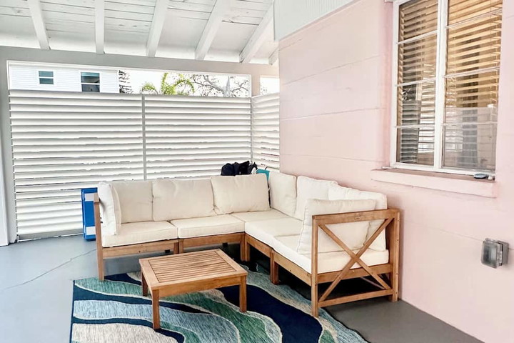 The Briny Bubblecharming 2-bedroom Cottage In Dunedin, Steps To Main Street - Dunedin, FL