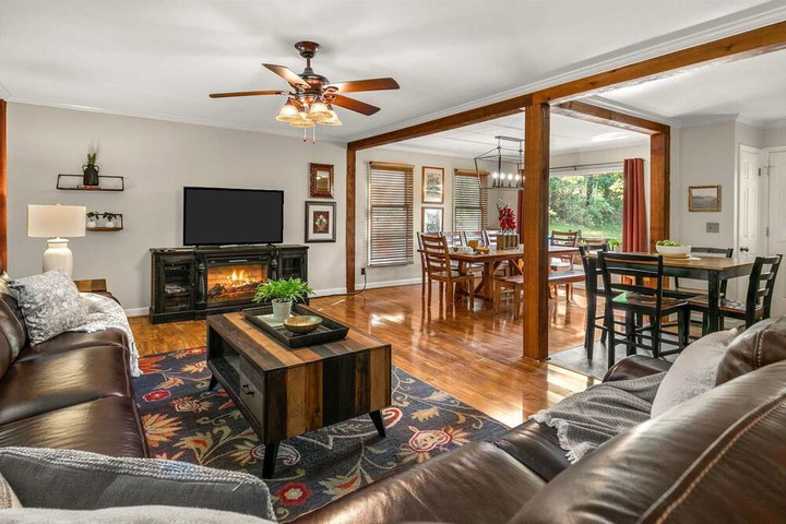 Private Home On 3 Acres! 5 Bedrooms - Private Hot Tub - Close To Strip! | Silver Creek - Branson, MO