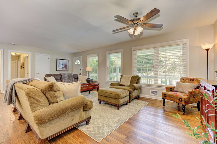East Cobb Retreat / Patio & Fire Pit / 10 Min To Truist Park - Marietta, GA