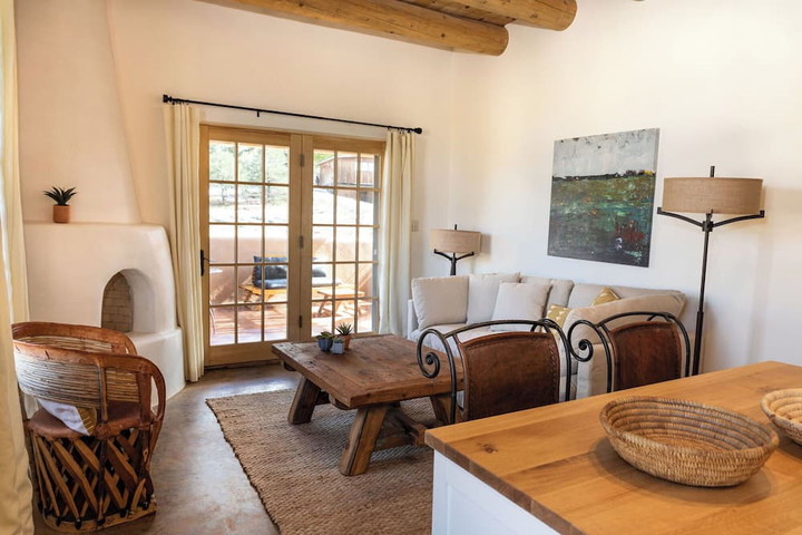 Beautiful One Bedroom Casita With View Of Taos Mountain - Taos, NM