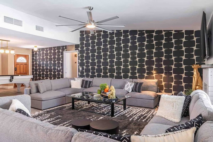 Paramount Palm Springs: An Enchanting Hollywood - Palm Springs, CA
