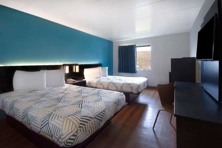 2 Full Beds | Micfridge - Merrillville, IN