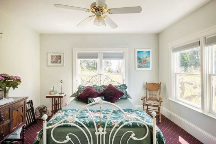 "The Hollies" Wine Country Victorian Farmhouse - Bodega Bay, CA