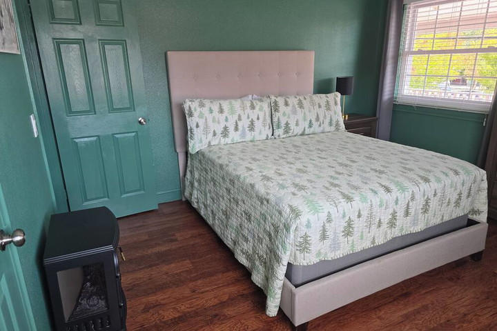 Blue Moon #204 Beautiful 2-bedroom 1-bath Condo In The Heart Of Charming Clayton - Clayton, GA