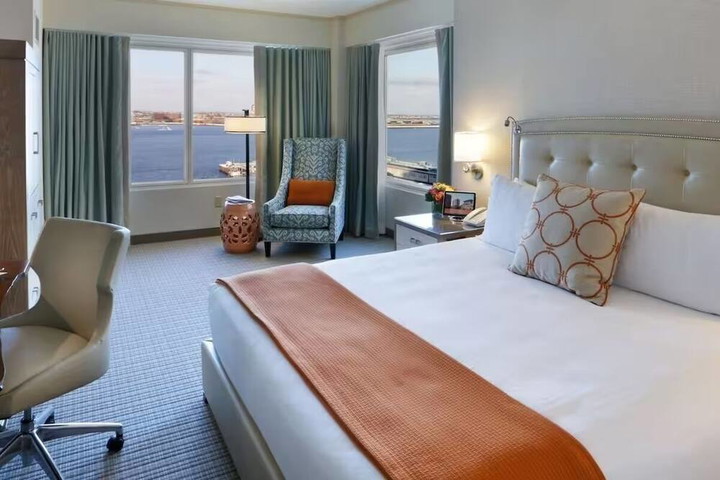 Seaport Boston | King Harborview Suite | Harborwalk, Attractions, Logan Access - Quincy, MA