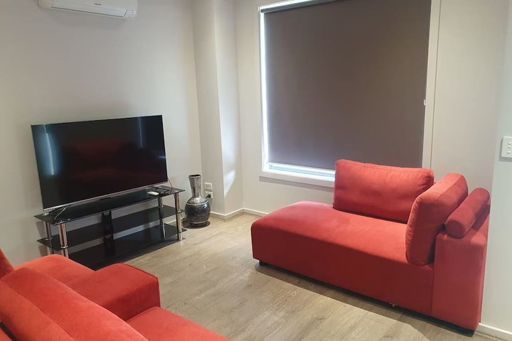 Spacious N Comfortable Modern Family Home Near Train Station With Free Wifi - Point Cook