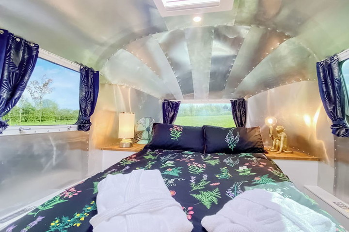 Lanes End Farm Airstream - Chippenham