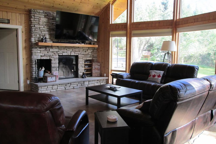 Million Dollar Views. Luxury Cabin On Private Estate Property - Fairmont Hot Springs, BC