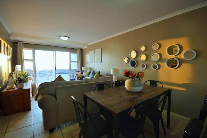 Oceanfront Apartment W/balcony, Table Mountain - Cape Town