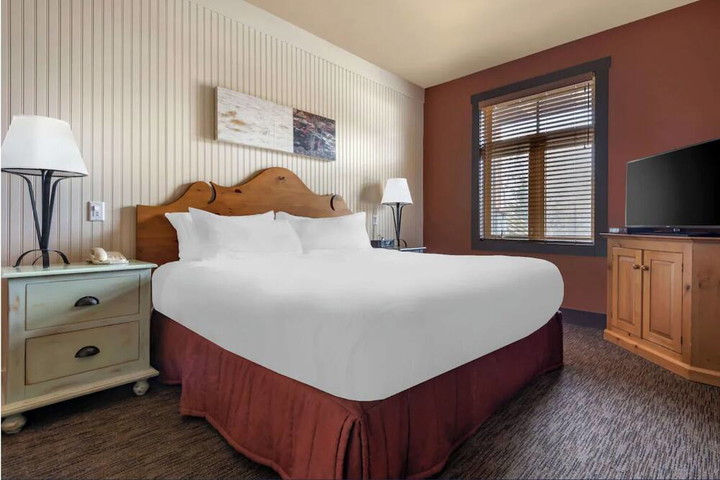 Relaxing Room W/ Balcony & Fireplace L Easy Access To Skiing & Outdoor Fun - The Blue Mountains
