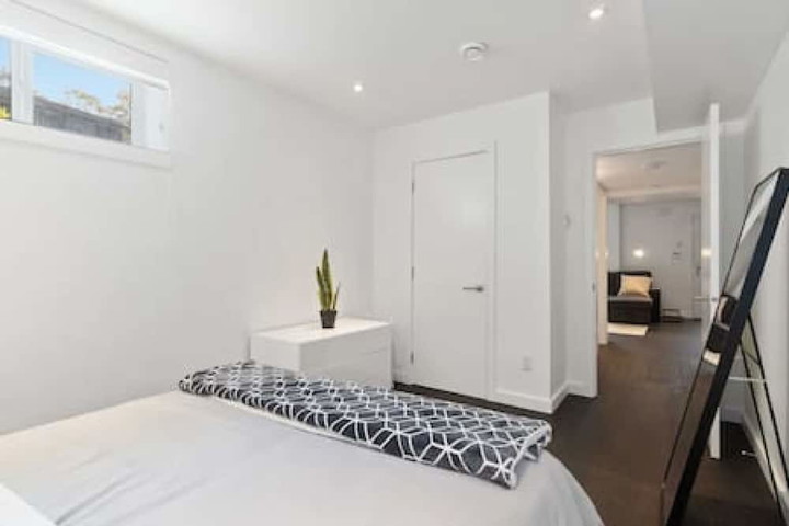 Bright Renovated East Van Suite, Walk To Skytrain - Vancouver