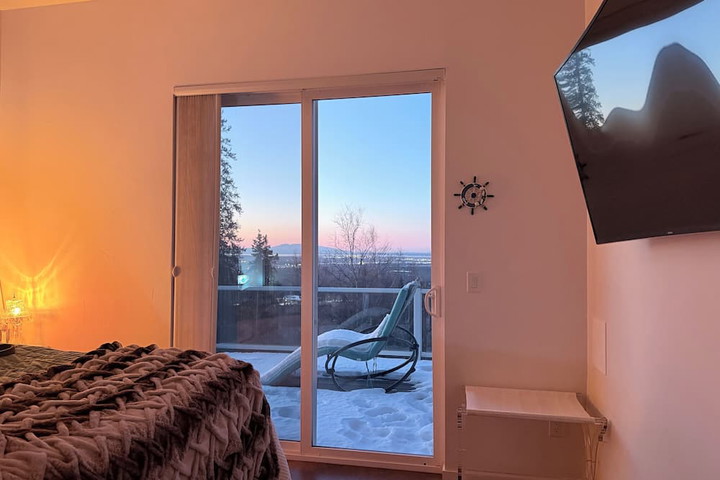 Anchorage Sunset Flower Room - Alaska