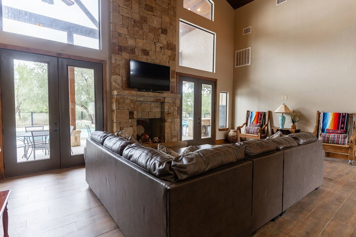 Soak Up The Sun And Golf Course Views From The Sweet Spot! - Utopia, TX