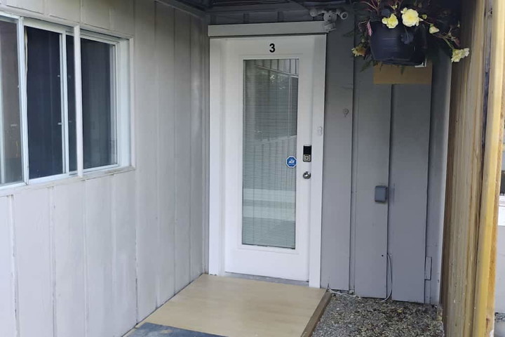 Cozy 2 Bedrooms, Mountain View Private Suite - Vernon
