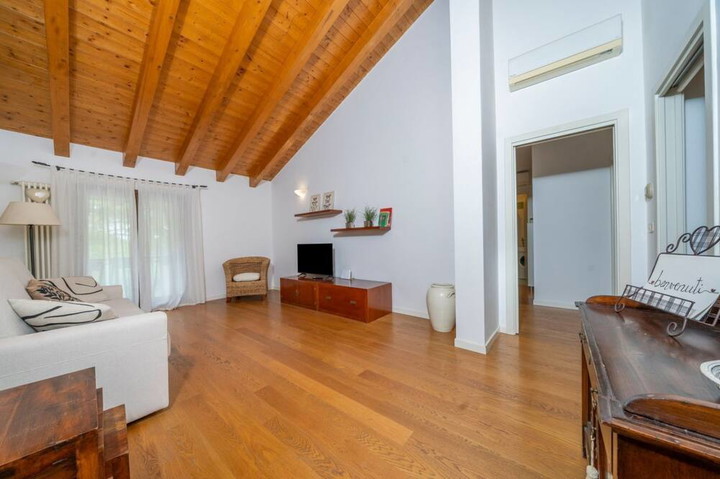 Guesthost - Charming Apartment Of About 90 Sqm, Able To Accommodate Up To 6 People, Located On The Second Floor Of A Building Without A Lift.the Property Is Located Within The Walls Of Palmanova, The Famous Fortress-city In The Shape Of A Nine-pointed St - Palmanova