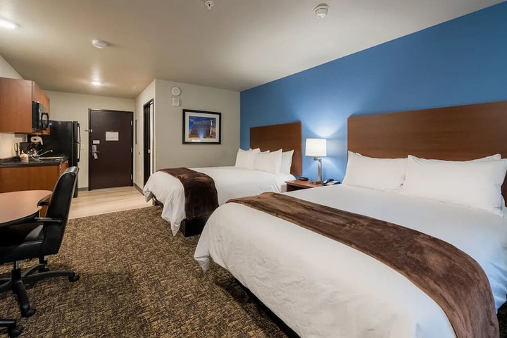 Explore Shakopee: Room With Full Kitchen Near Landscape Arboretum - Eden Prairie, MN